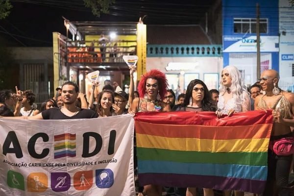 LGBTs protestam após áudio de empresário: "Tem que matar esses viados"