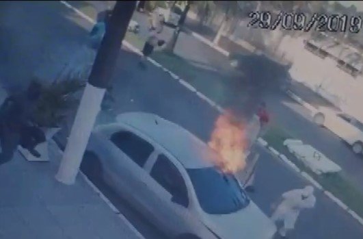 Homem é Suspeito De Tentar Matar A Ex Namorada Ao Atear Fogo Em Carro