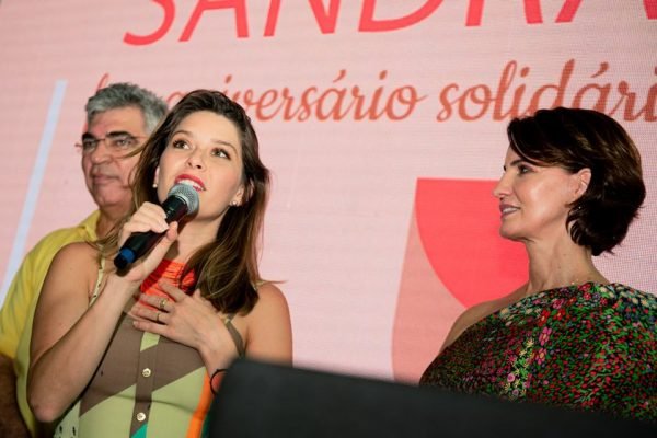 Sandra Maria Rodrigues celebra aniversário em festa solidária | Metrópoles