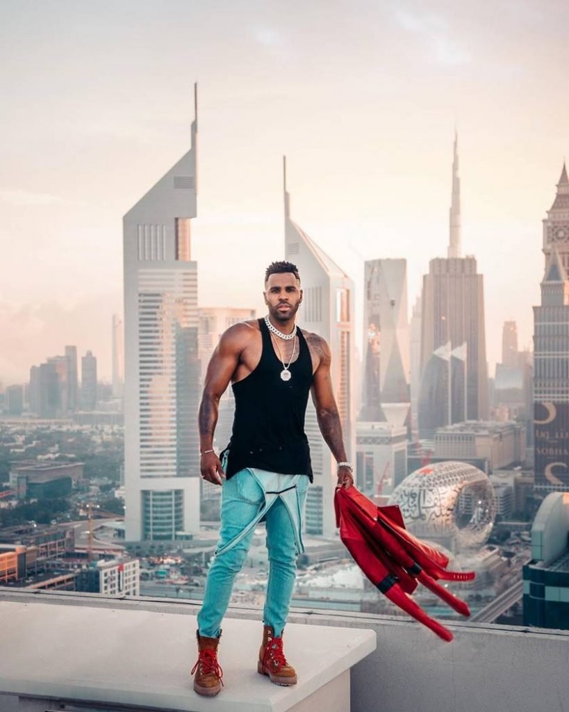Rapper Jason Derulo posta foto de sunga e diz ter uma “anaconda ...