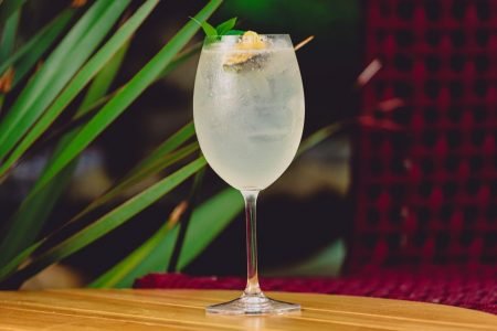 Conheça o uso do chá na coquetelaria em 11 drinques refrescantes ...