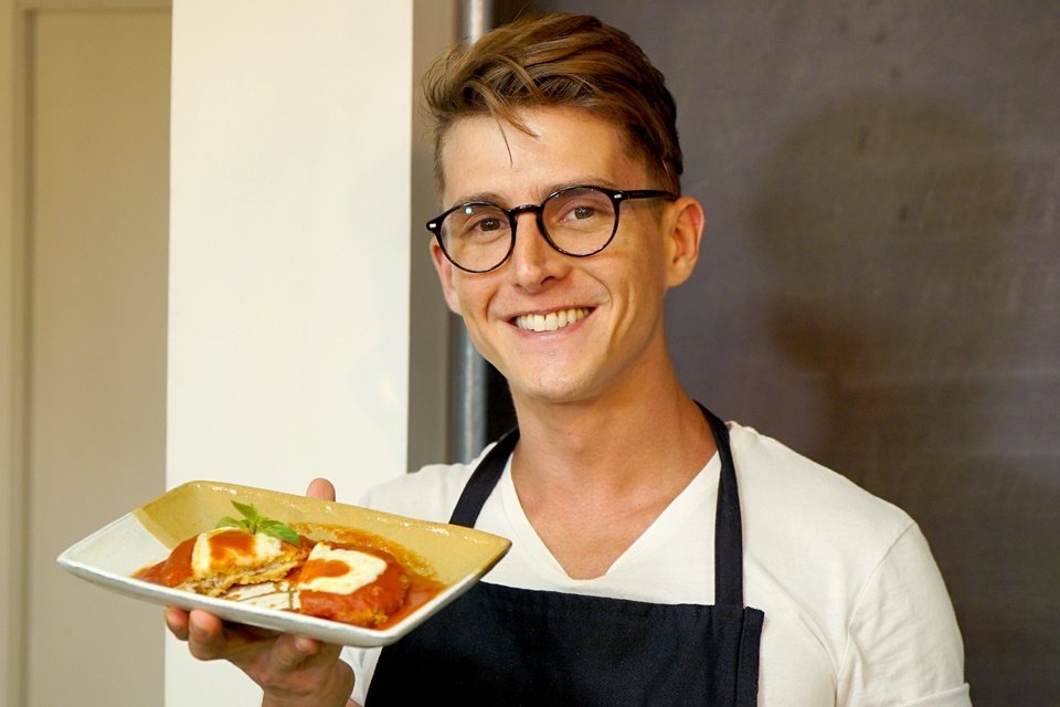 Merenda de solteiro: prepare um rápido filé à parmegiana | Metrópoles