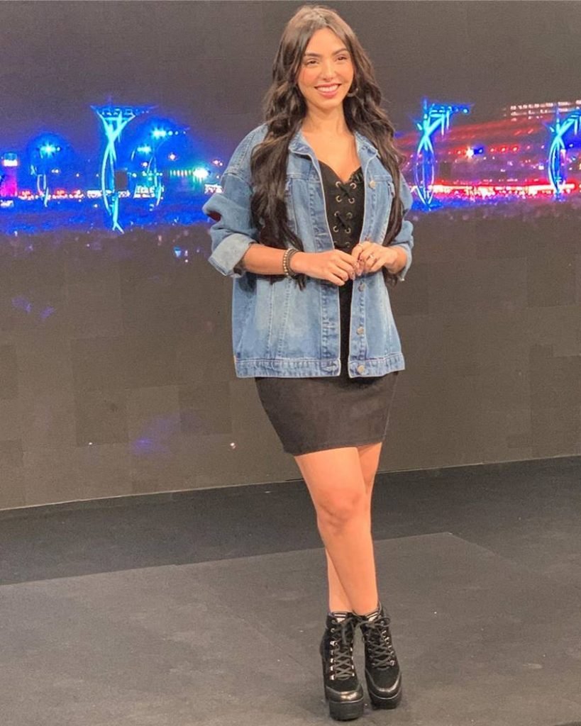 Quem é Nyvi Estephan? Repórter do BBB20 é gamer e influenciadora ...