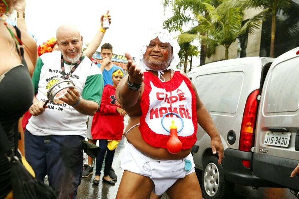 Pacotão tem marchinha sobre Bolsonaro e Queiroz no Carnaval 2020 ...