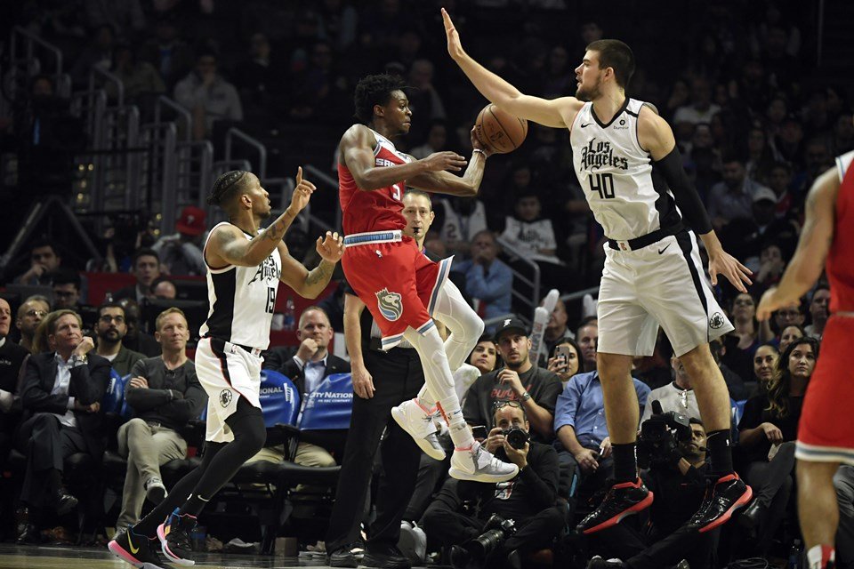 Em 1º jogo após morte de Kobe, Clippers perdem no Staples Center ...