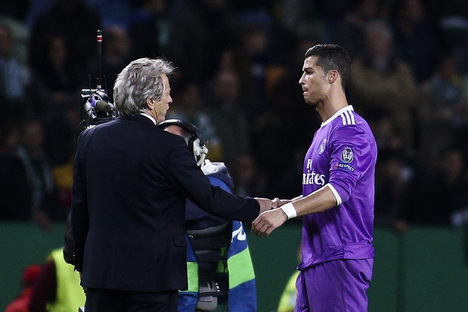 Jorge Jesus parabeniza CR7 e torcida do Flamengo vai à loucura | Metrópoles