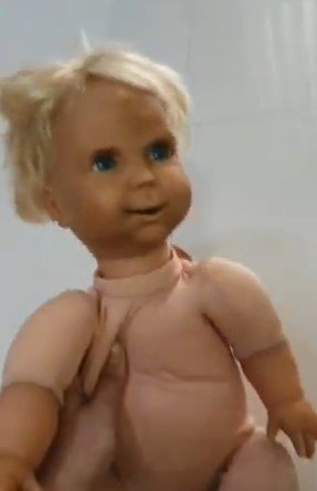 Maisa apavora fãs ao mostrar boneca “demoníaca” da infância | Metrópoles