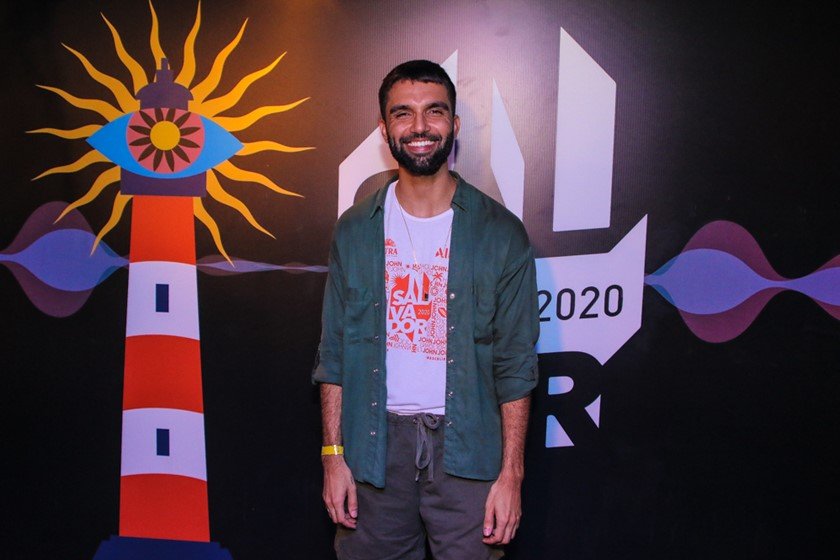 Veja ao vivo a live com show do cantor Silva | Metrópoles