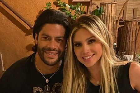 Esposa de Hulk posa grávida e jogador se declara: “Minhas princesas ...
