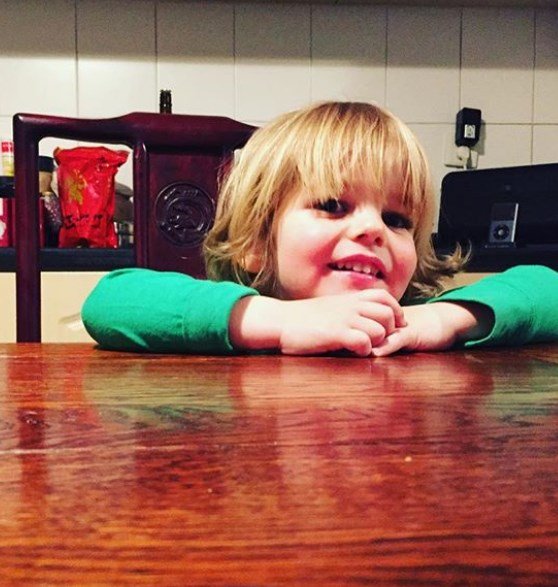 Vídeo. Repórter da NBC na China abraça filho após 49 dias longe ...