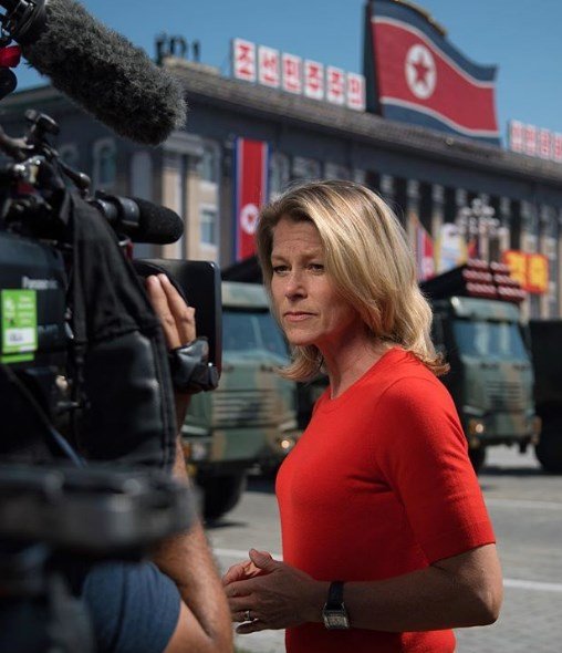 Vídeo. Repórter da NBC na China abraça filho após 49 dias longe ...
