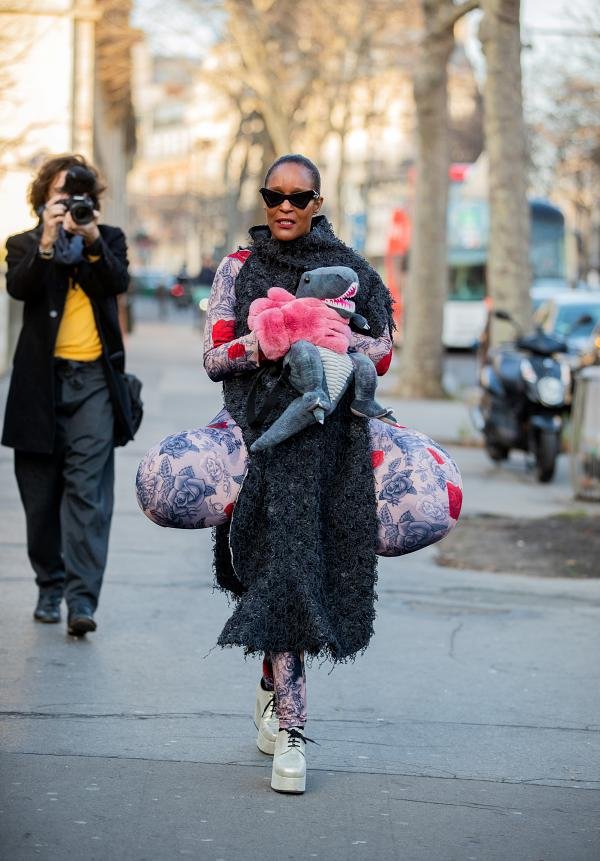 Conheça Michelle Elie, a figura mais extravagante do street style