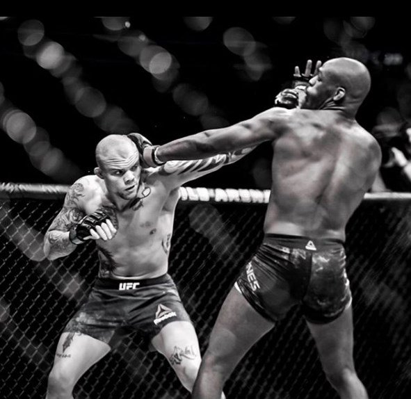 Lutador do UFC narra briga com homem que invadiu sua casa: “Duro ...