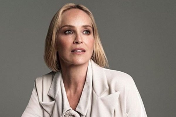 Sharon Stone estrela ensaio aos 62 anos: "Grata por ainda estar modelando"