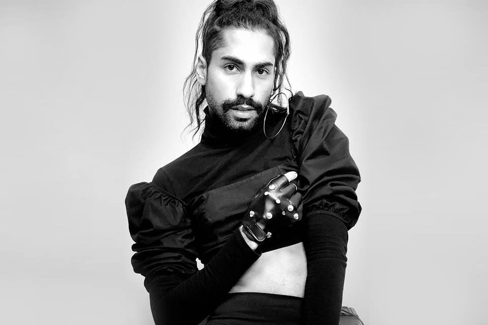 Cantor Tulio Bueno faz live com show em seu Instagram nesta terça ...