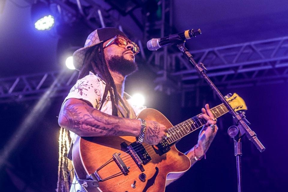 Israel Novaes e Jeito Moleque: veja lives desta terça-feira | Metrópoles