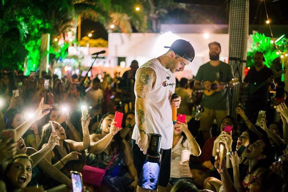 Veja ao vivo a live com show da banda Jeito Moleque | Metrópoles