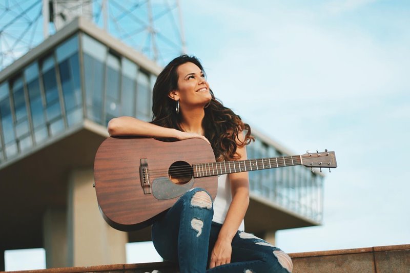 Veja onde assistir e como será a live da cantora Daniela Firme | Metrópoles