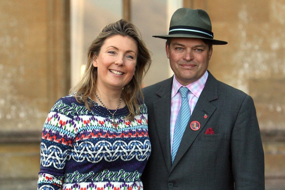 Em live, conde e condessa fazem festa em castelo cenário de Downton ...