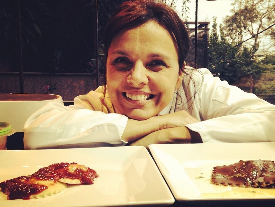 Sem gravação por causa da Covid-19, atriz vende comida por delivery ...