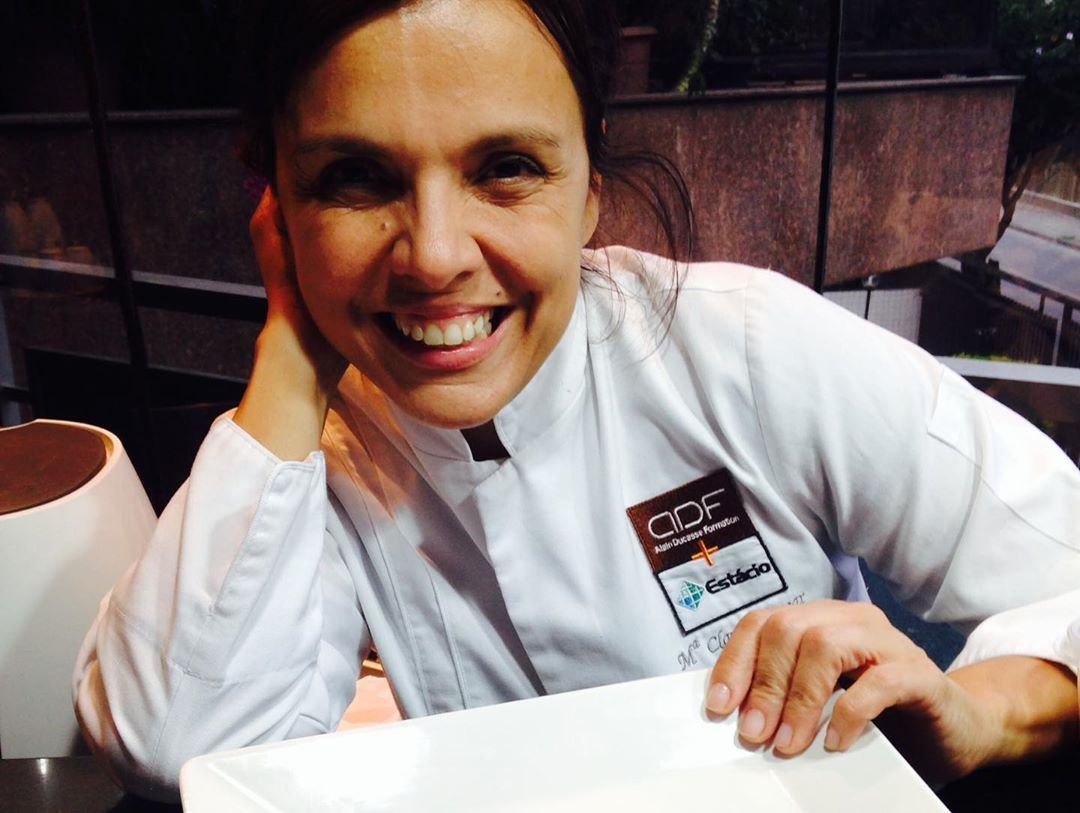 Sem gravação por causa da Covid-19, atriz vende comida por delivery ...