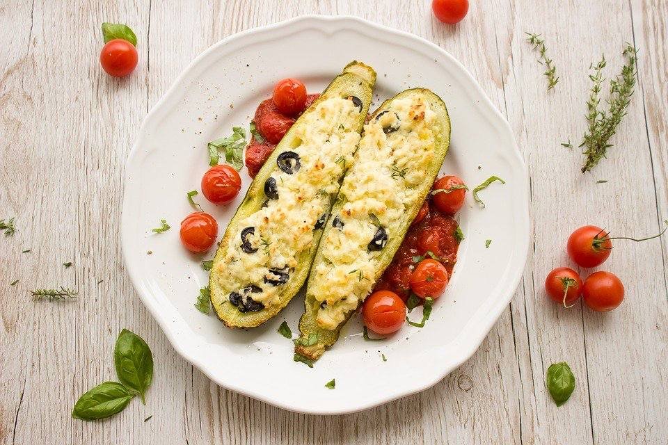 Abobrinha Ao Forno Recheada Com Ricota E Azeitonas Receita Leve E
