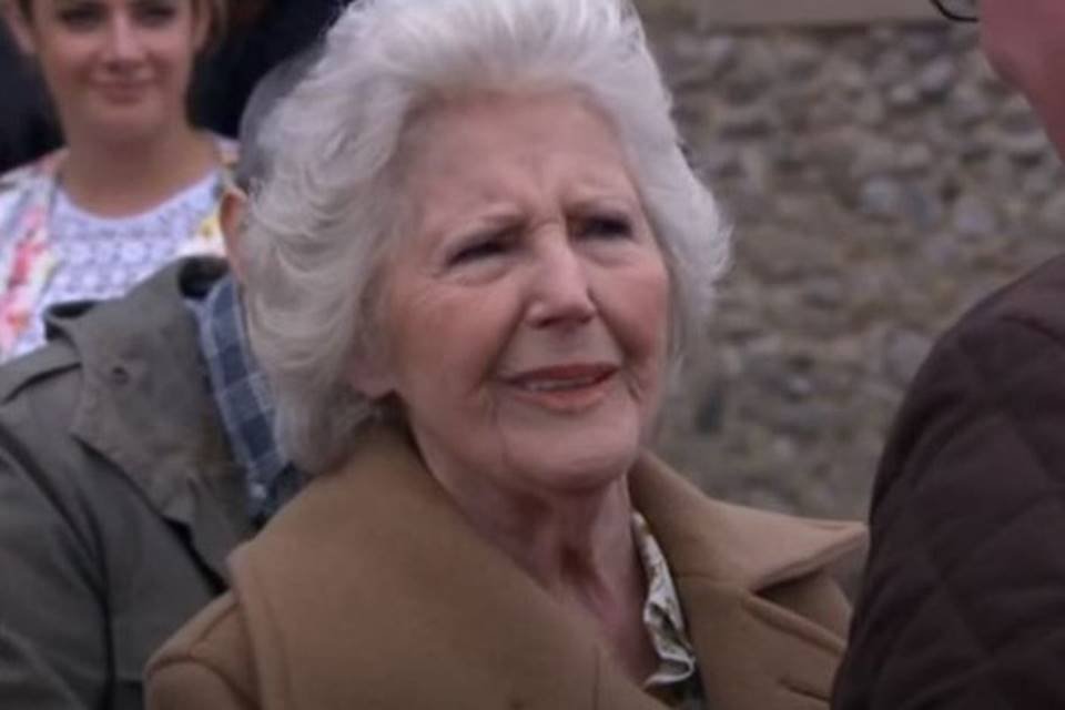 Paula Tilbrook, atriz da novela Emmerdale, morre aos 89 anos | Metrópoles