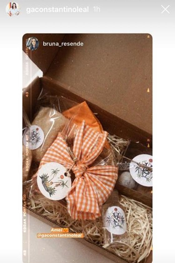 Gabi Constantino e Paulo Leal armam chá de bebê drive-thru para ...