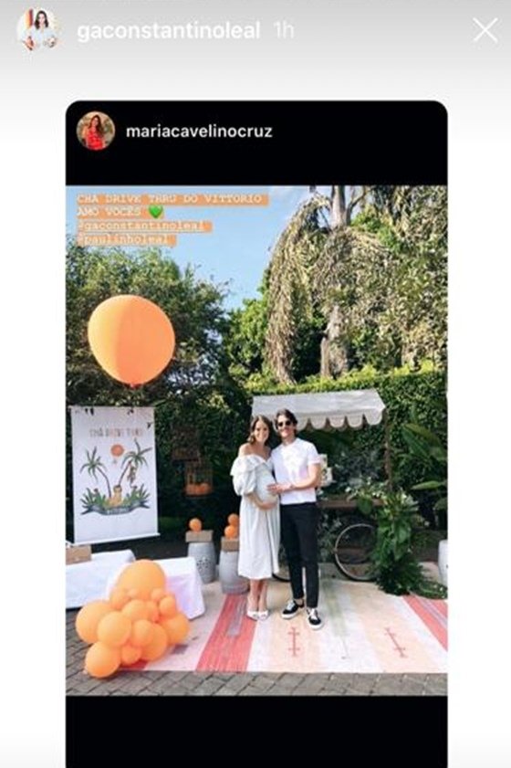 Gabi Constantino e Paulo Leal armam chá de bebê drive-thru para ...