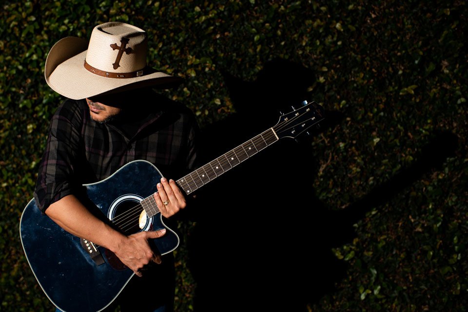 Músico reinventa a carreira após live desastrada e fatura em meio à ...