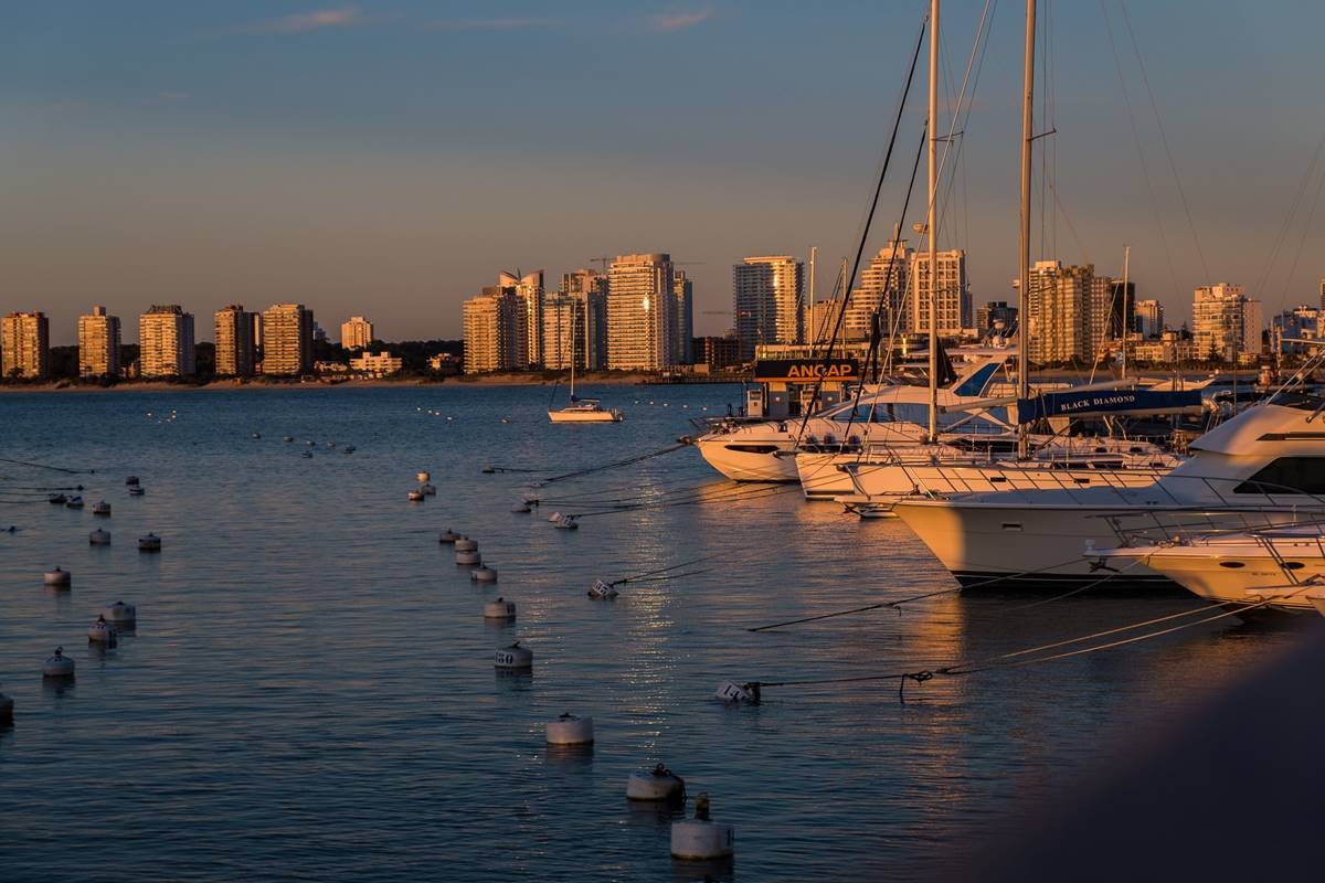 Descubra os encantos de Montevidéu e Punta del Leste por R$ 999 ...