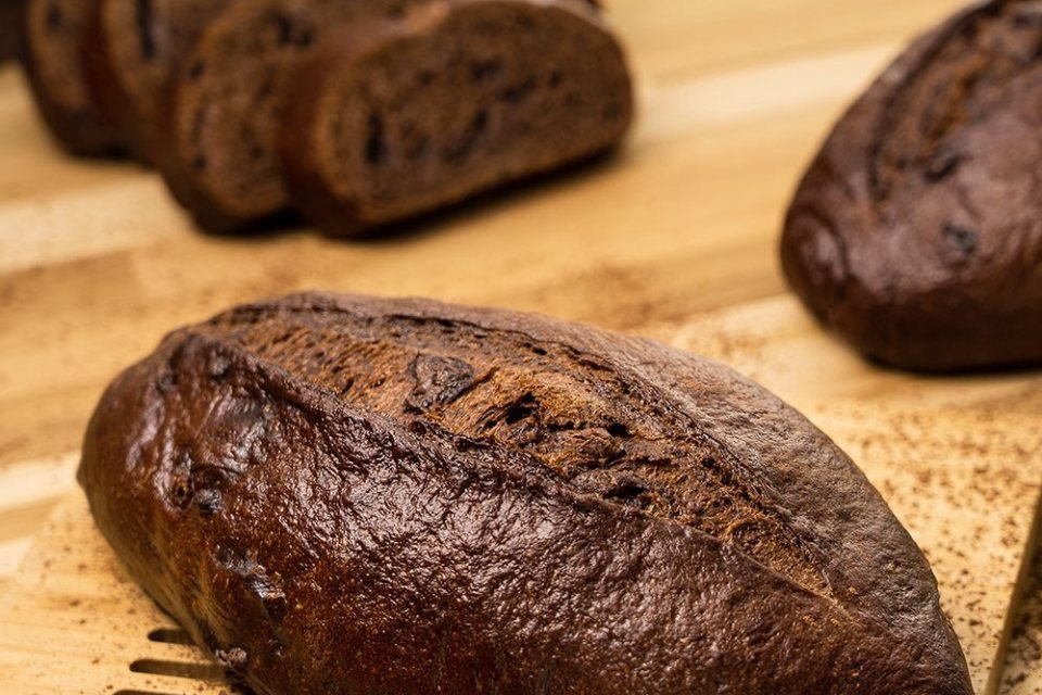 Impressione com a receita do pão de chocolate feito em 30 minutos