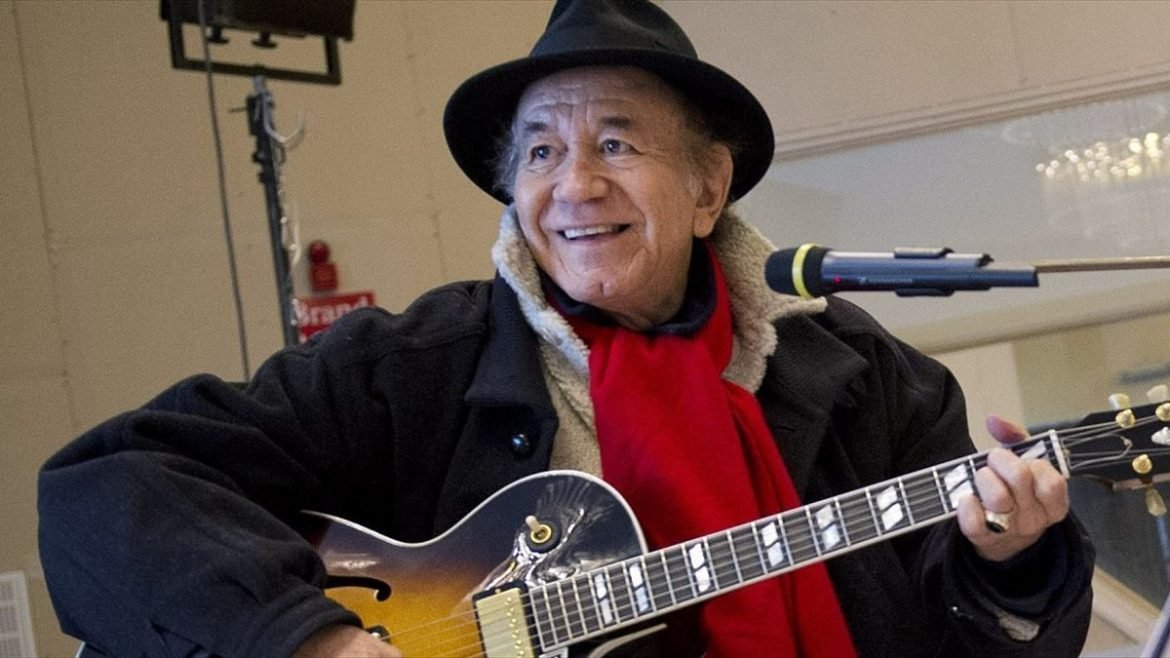 Cantor de “La bamba”, Trini Lopez morre vítima de Covid-19 aos 83 anos ...