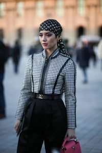 “Estilo camponesa”: lenços na cabeça e vestidos floridos estão em alta ...