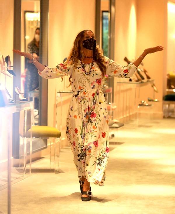 "Estilo camponesa": lenços na cabeça e vestidos floridos estão em alta