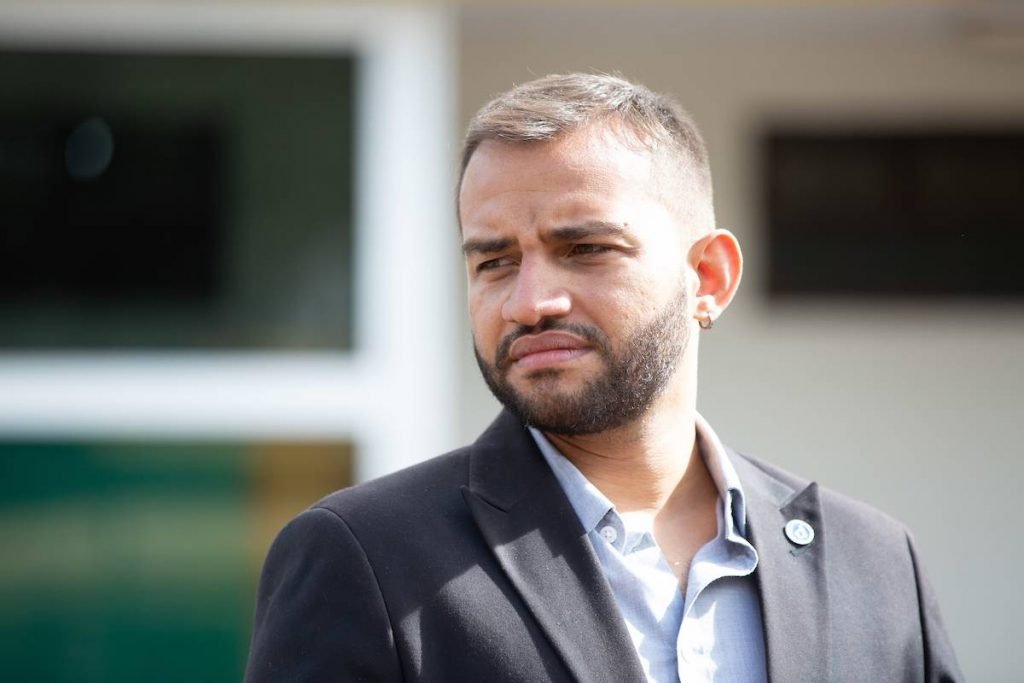 O que explica o DF eleger opostos como Fábio Felix e Bia Kicis? Entenda ...