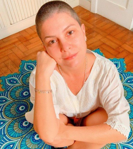 Bárbara Borges surge com os cabelos pintados rosa: “Vida colorida ...