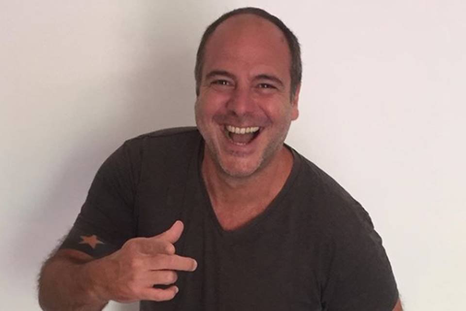 Ator de Fina Estampa revela que deixou o Brasil após assalto ...