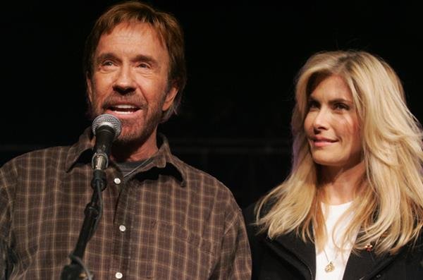 Chuck Norris processa empresa que o mostra com disfunção erétil ... Chuck Norris processa empresa que o mostra com disfunção erétil ...