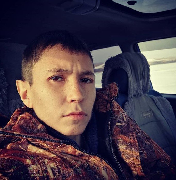 Homem de 32 anos que parece uma criança tenta se isolar: “Não me julgue ...