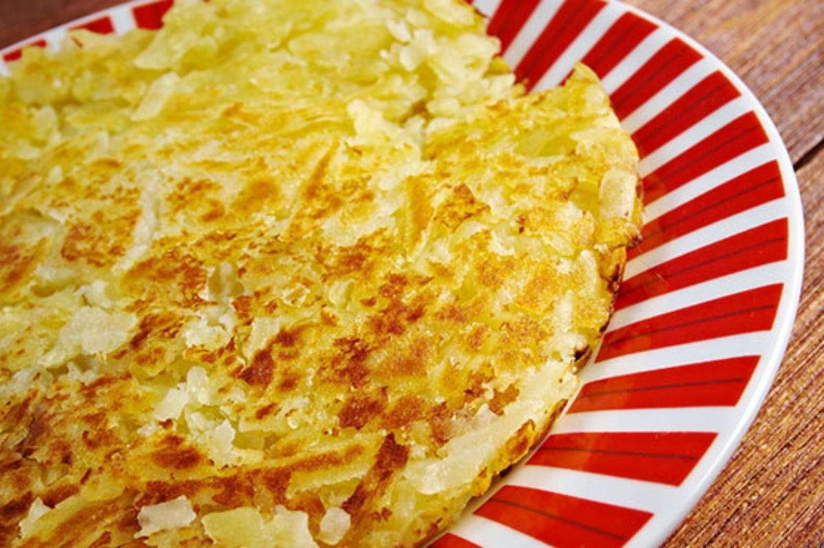 Deliciosa e versátil: faça a receita da batata rosti com só 4 ...