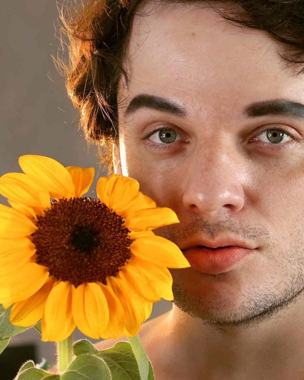 “Ainda é difícil para o homem entrar numa Sephora”, diz drag Lorelay ...