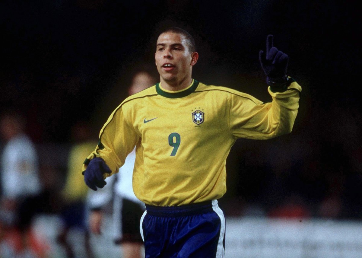 Falta um camisa 9 no Brasil; nem que seja um “falso 9” ou um “9 falso ...