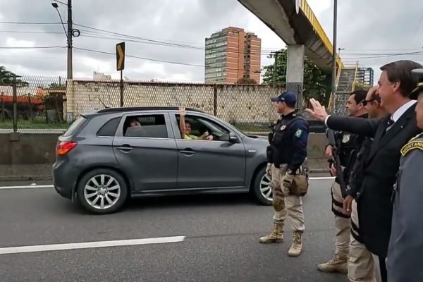 Em Meio A Elogios De Motoristas Mulher Grita A Bolsonaro Tomar No C