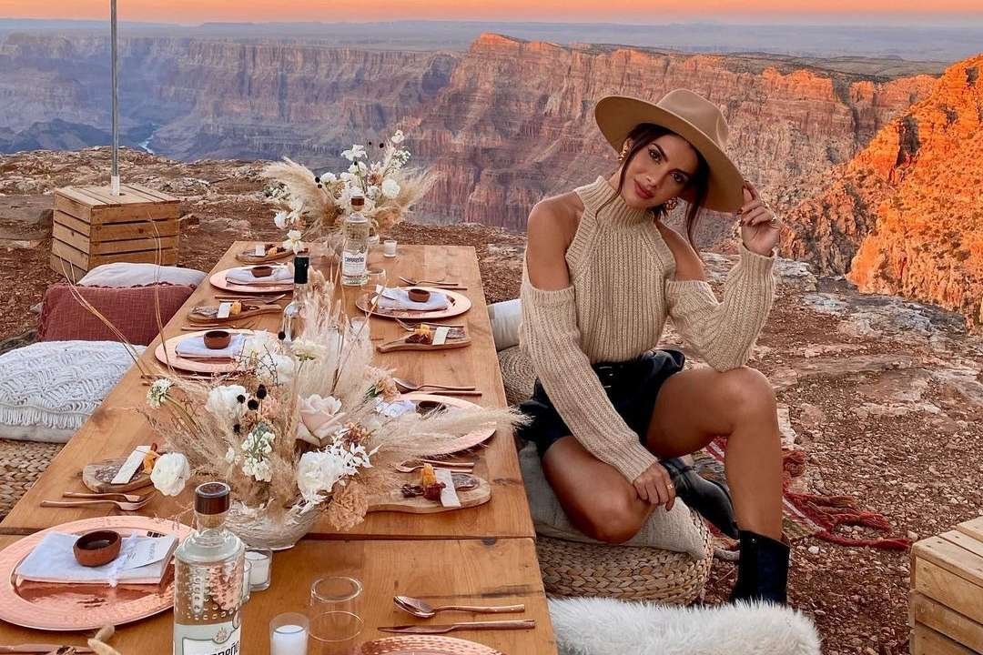 Influencer Camila Coelho comemora 10 anos de casada em destino ...