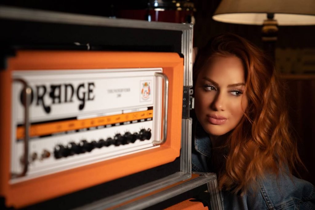 Antes de clipe, cantora Erikka tem 11 mi de plays de novo single no ...