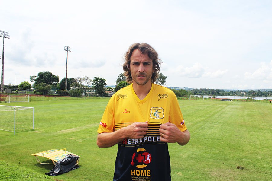Novo 10! Brasiliense anuncia a contratação do experiente meia Zotti ...