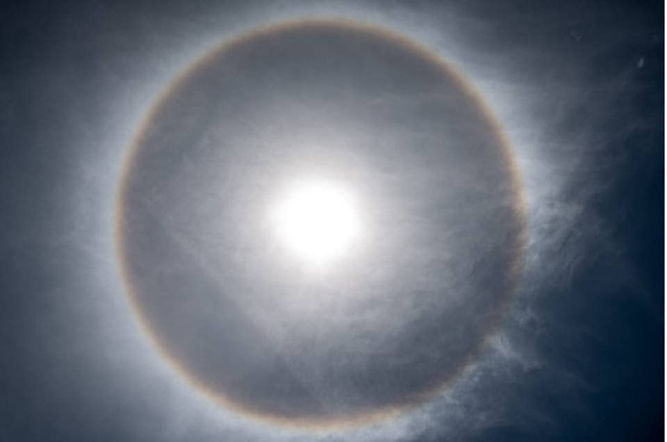 Anel colorido em volta do sol chama atenção de brasilienses | Metrópoles