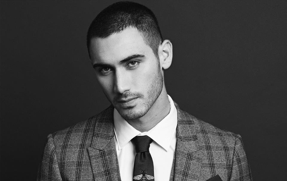 Alejandro Speitzer, de Desejo Sombrio, causa ao aparecer vestido de ...