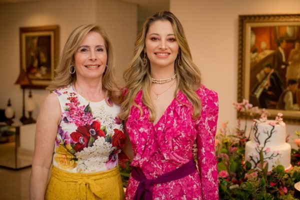 Carol Kalil comemora aniversário com amigos íntimos em jantar japonês ...